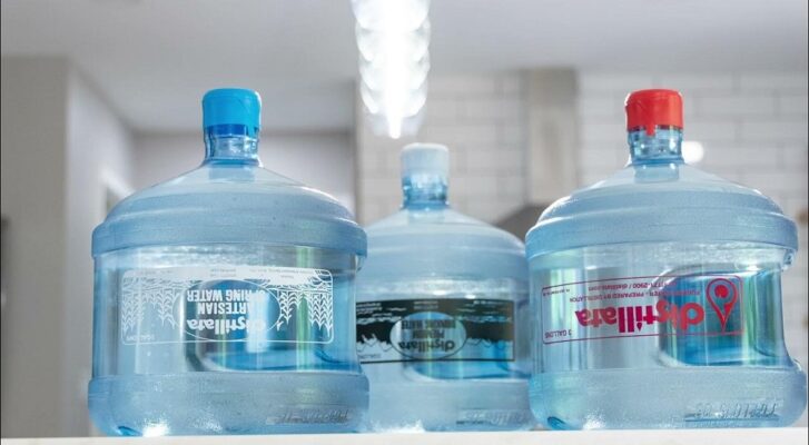 How Many Bottles of Water Is a Gallon? Professional Answers